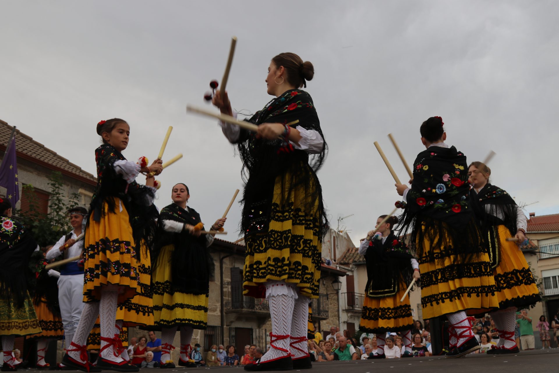 Danza de palos o el paloteo de Hoyocasero (Ávila) - Mascaravila